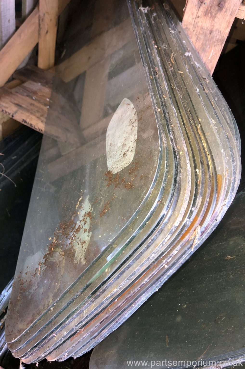 Bay Window Tailgate Glass – Parts Emporium