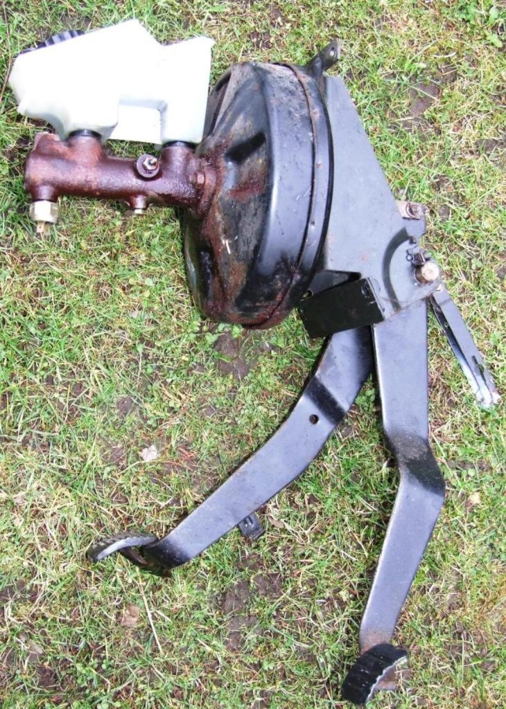 Brake servo and pedals RHD early – Parts Emporium